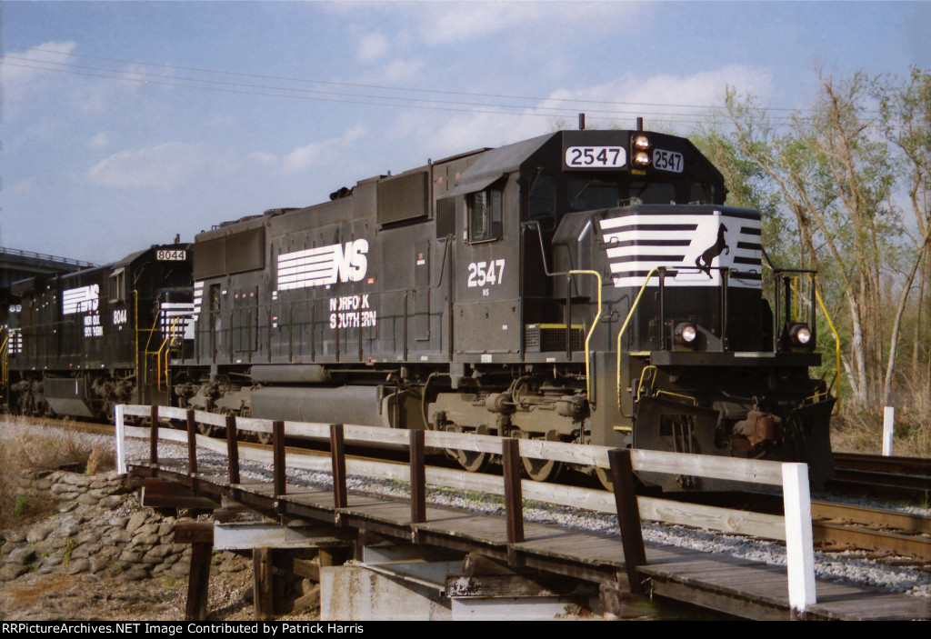 NS 2547 SD70 leads NS 8044 C30-7 and NS 8935 D9-40CW with an intermodal across the Florida ...